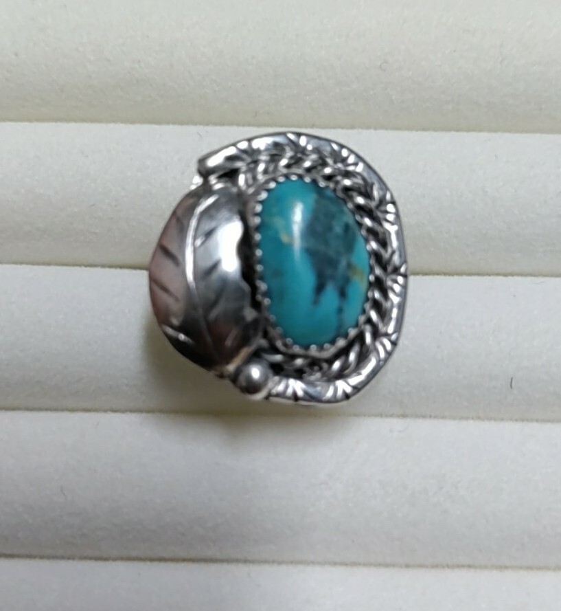 Beautiful Vintage Navajo Handmade Turquoise Ring Surr… - Gem
