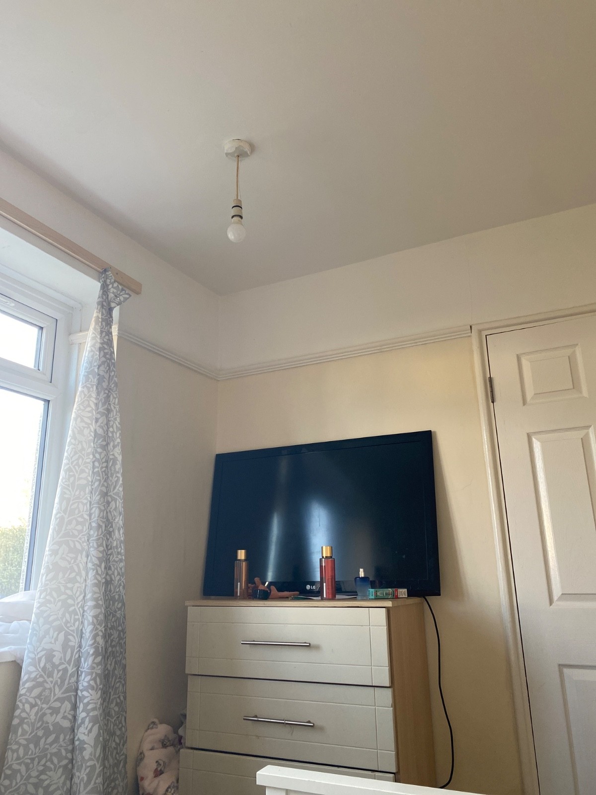 Lg TV 32” good condition no tv stand but can be put on wall. No tv ...