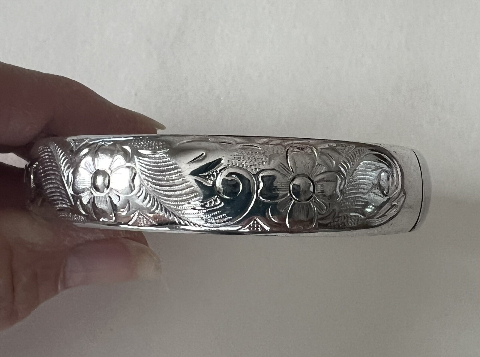 Vintage Sterling Silver Engraved Flowers Bangle Brace… - Gem