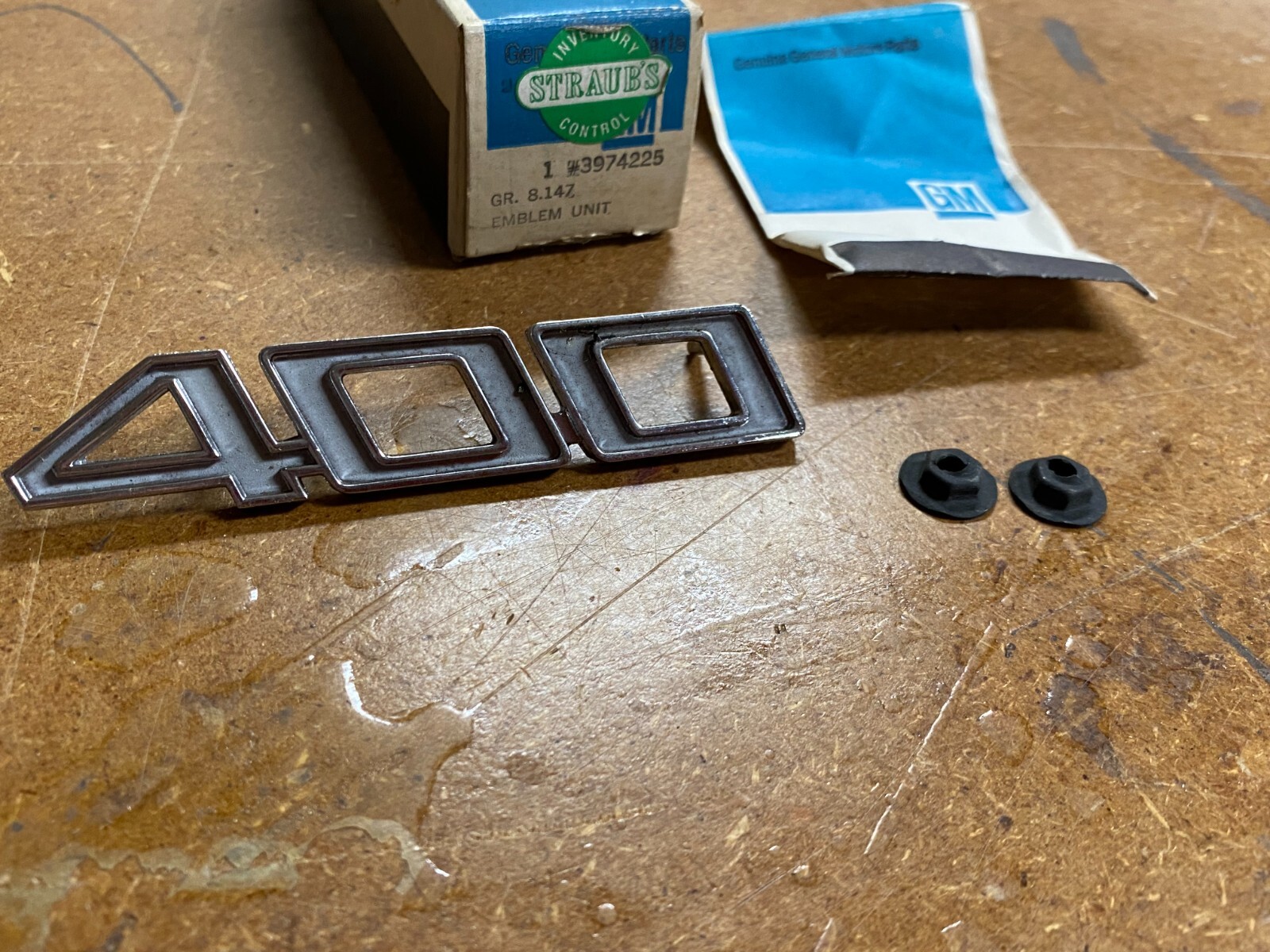 NOS GM OEM 1970 IMPALA CHEVELLE LH FRONT FENDER 400 EMBLEM 3974225 | eBay