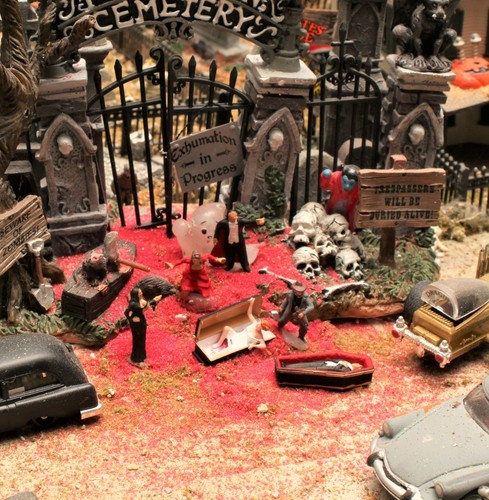 15801 Noch HO Characters Vampire and Accessories See Photo for sale ...