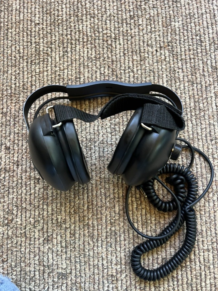 Radio Shack Noise Reducing Race Scanner Headphones Black Adjustable ...