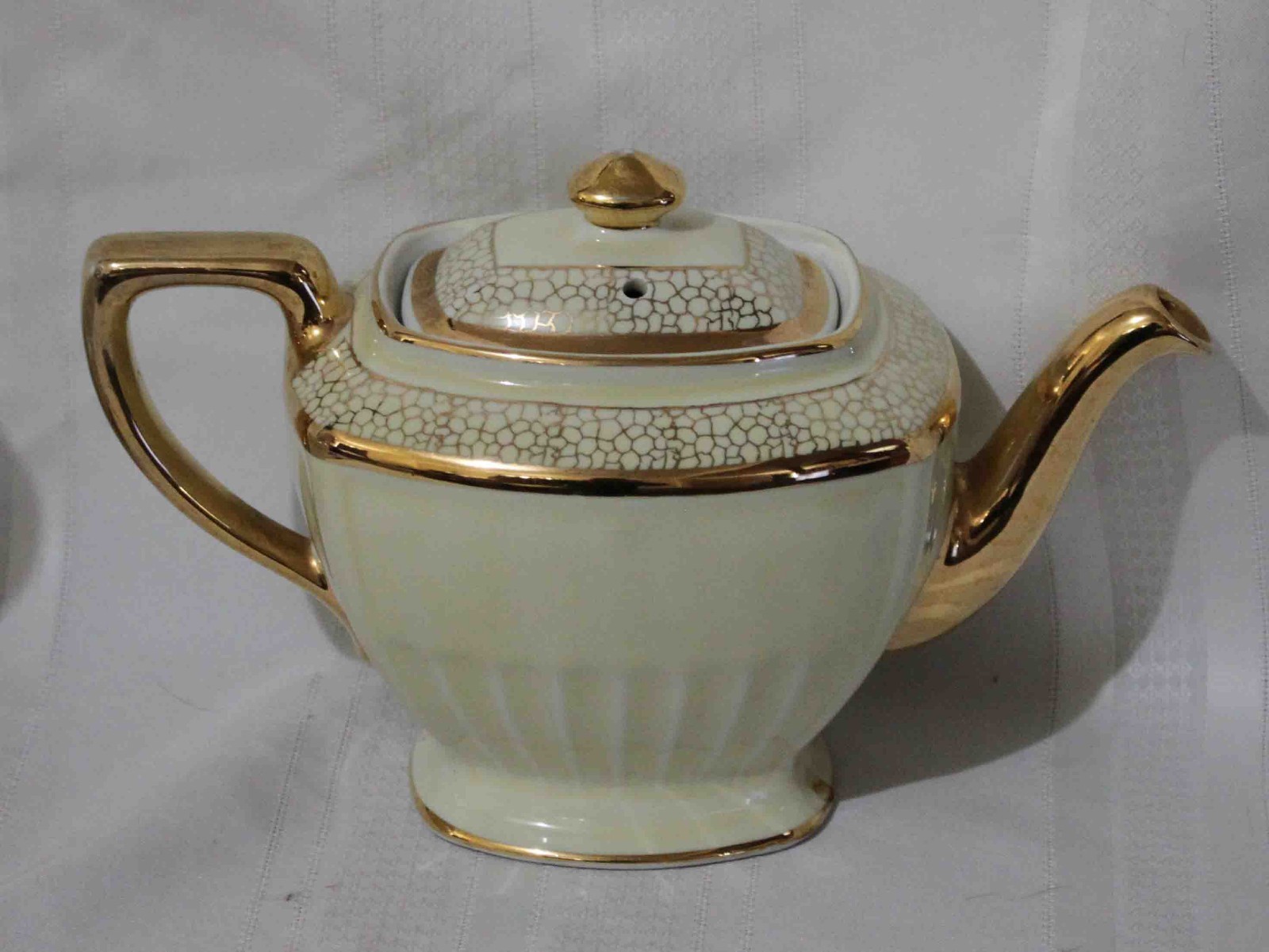 Rare Vintage Hall Teapot USA 6 Cup Pale Yellow/Gold | eBay