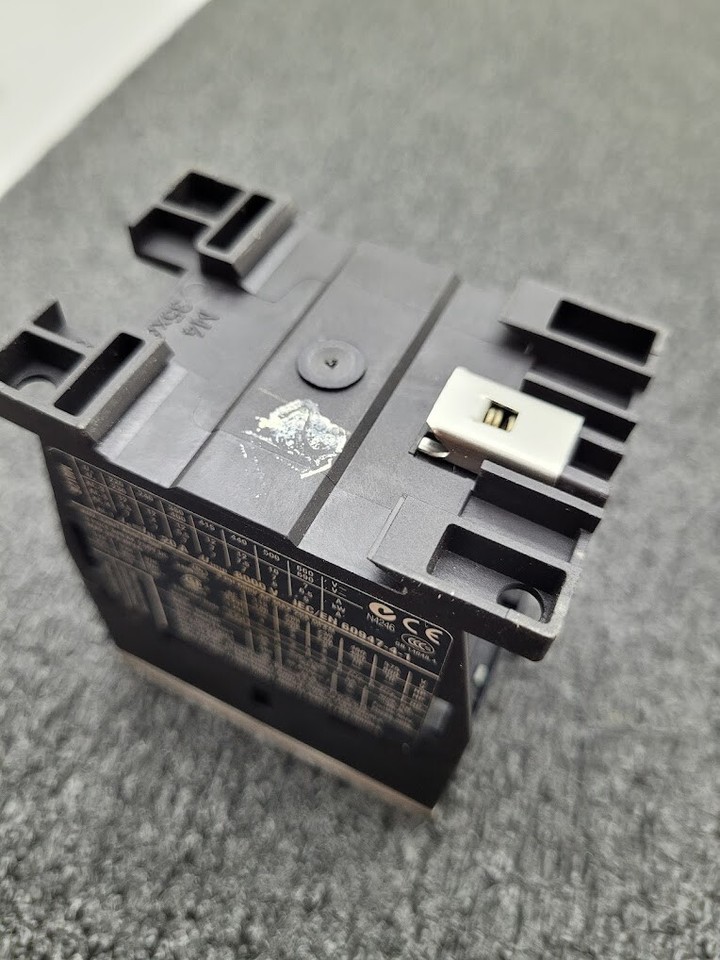 Eaton DIL M12-10 24V Coil AC OR DC Contactor 4 Pole XTCE012B10 DIN Rail ...