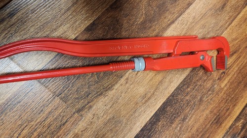 Knipex 8310015 Pipe Wrench 90 Degrees Red Powder-Coated 16 ...