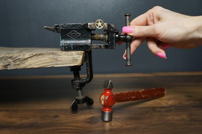 Metal vise, tool vise, jeweler's vise, vintage vise, small vise ...