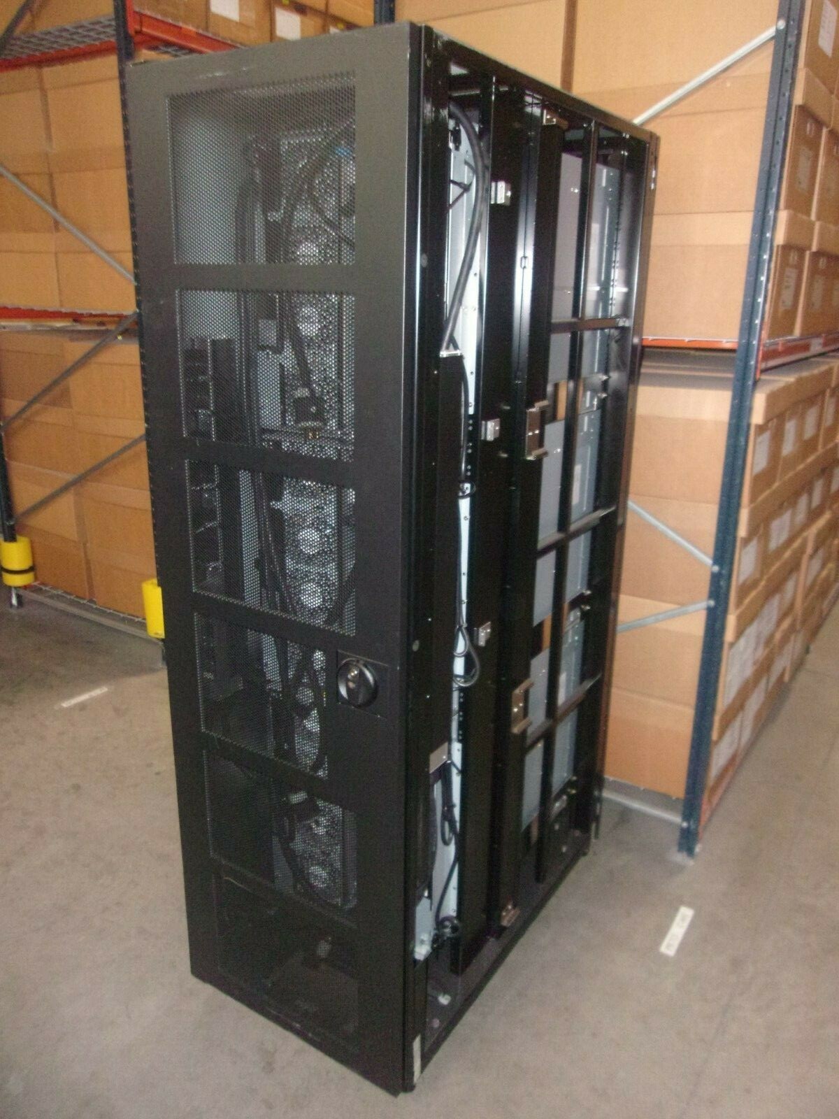 HP XP P9500 (eXtended Platform) STORAGE WORKS DATA STORAGE DISK ARRAY ...