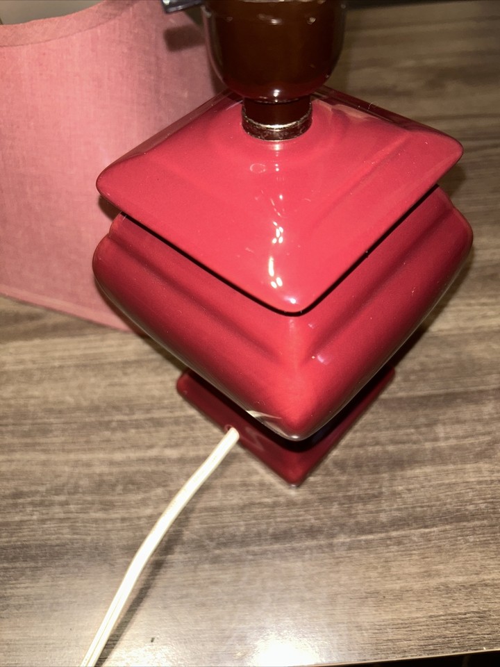 Beautiful Vintage Underwriters Laboratories Portable Lamp in Good ...