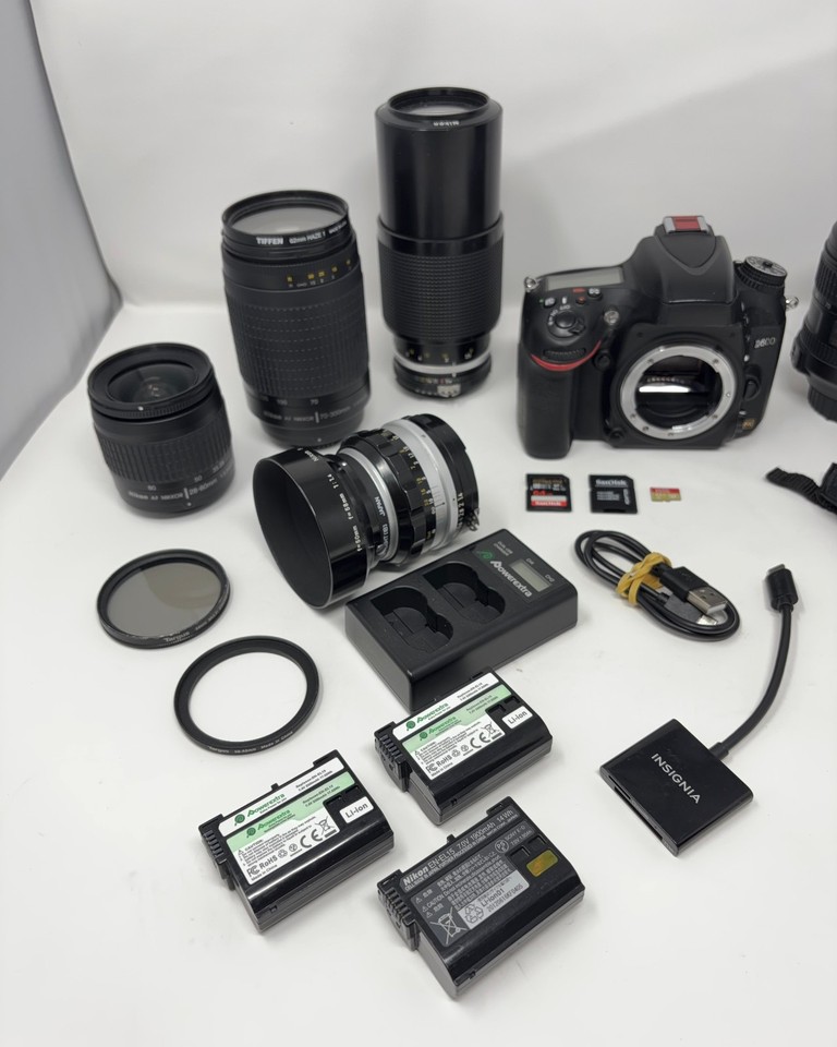 [EXCELLENT] NIKON D600 | 24.2MP DSLR Camera w/ HUGE Lens Kit ...