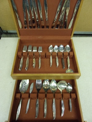 Oneida Vintage Community Silverplate Flatware Set In McGraw Chest Mid ...