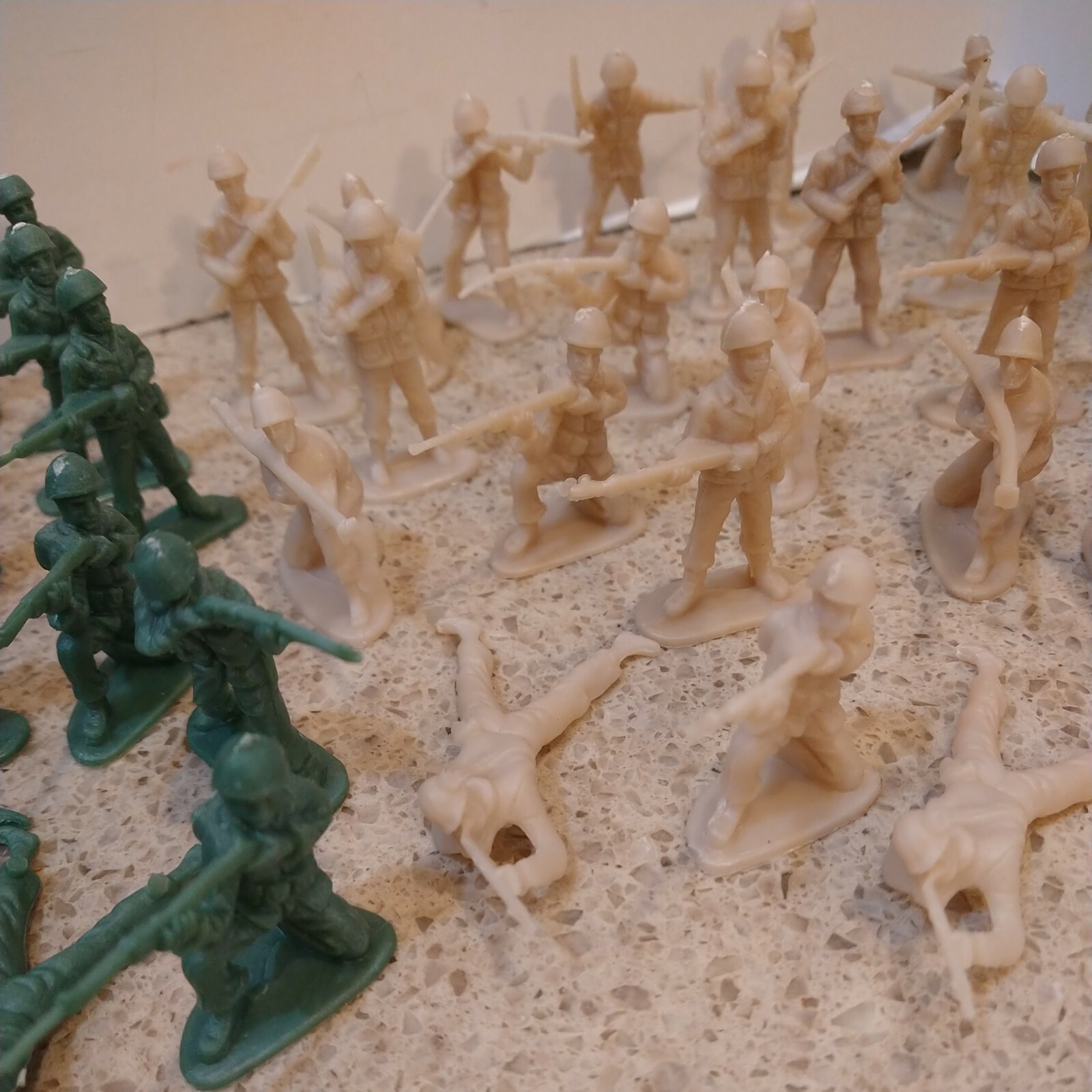 Lot Of 71 Small 2" Toy Army Soldiers (36 Green,35 Tan) 2008 EUC | eBay
