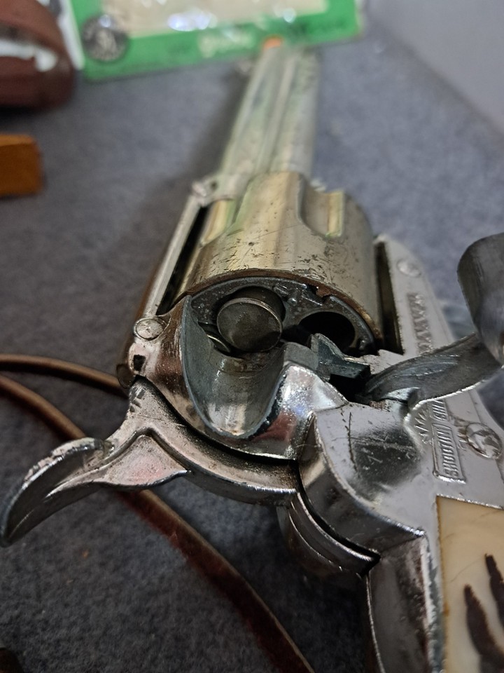 Vintage 1950's Shooting Shell Original Toy Cap Gun with Holster-Wallet ...