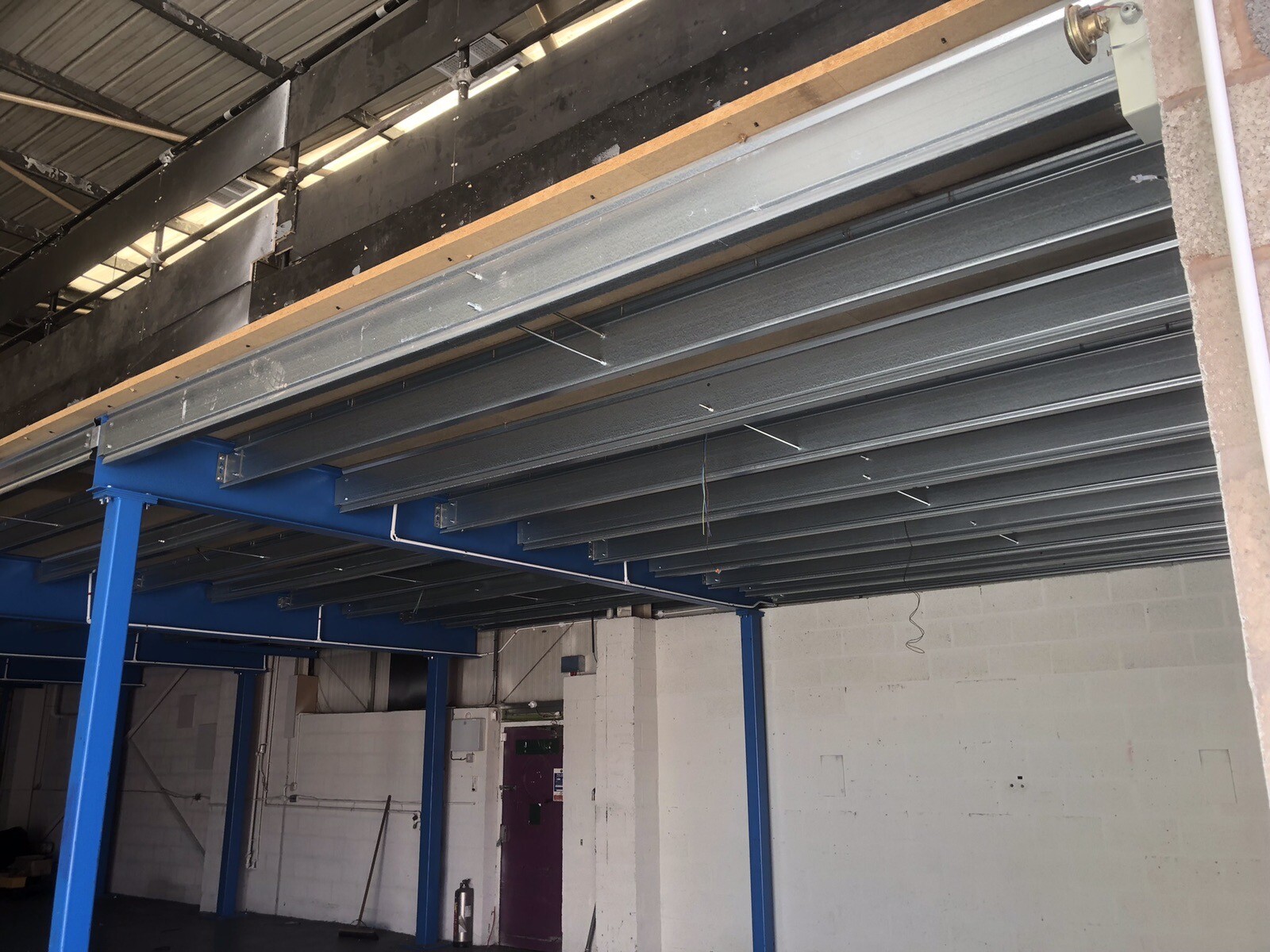 25m x 12m Used Mezzanine Floor Purlins Cleats RSJ Columns Self Storage ...