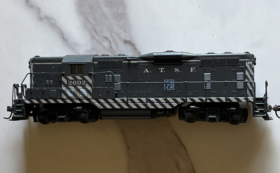 HO Scale Atlas 8204 KATO EMD GP7 Diesel Locomotive Engine Santa Fe 2692 ...