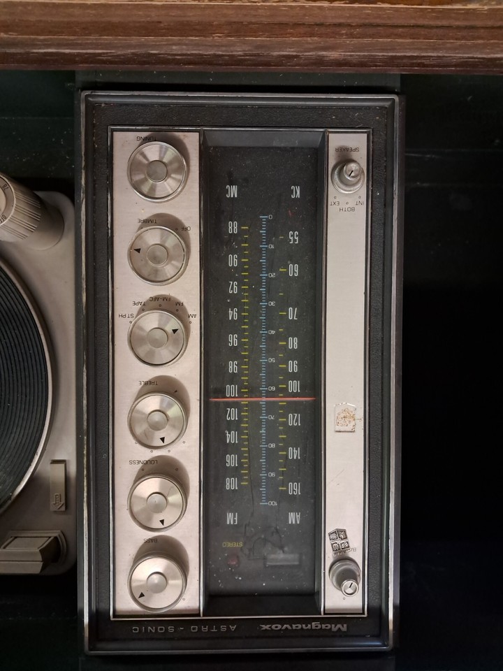 Antique Vintage 1960s Magnavox Astro-Sonic Record Player Stereo Console ...