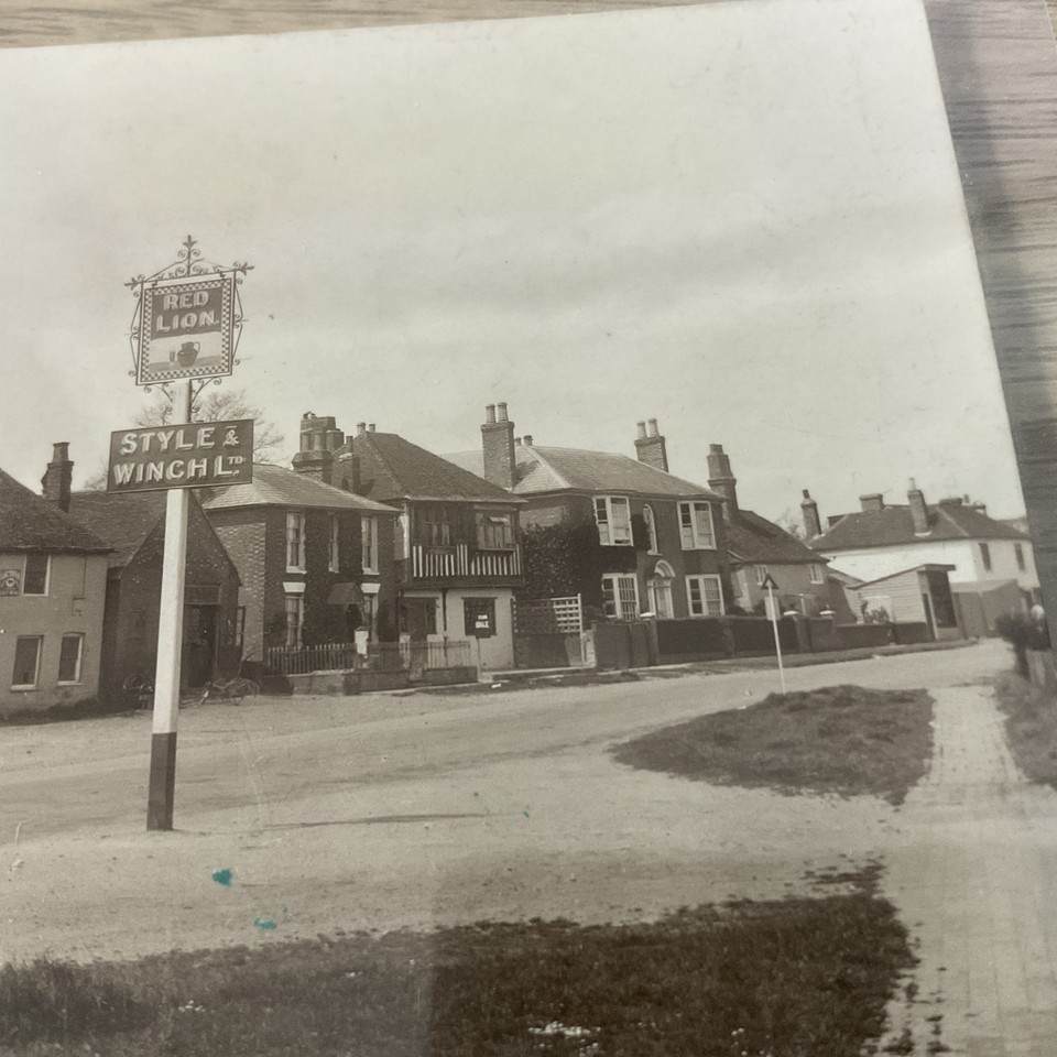 “APPLEDORE - KENT” 1943 REAL PHOTO H. CAMBURN POSTCARD. SHOWS THE RED ...