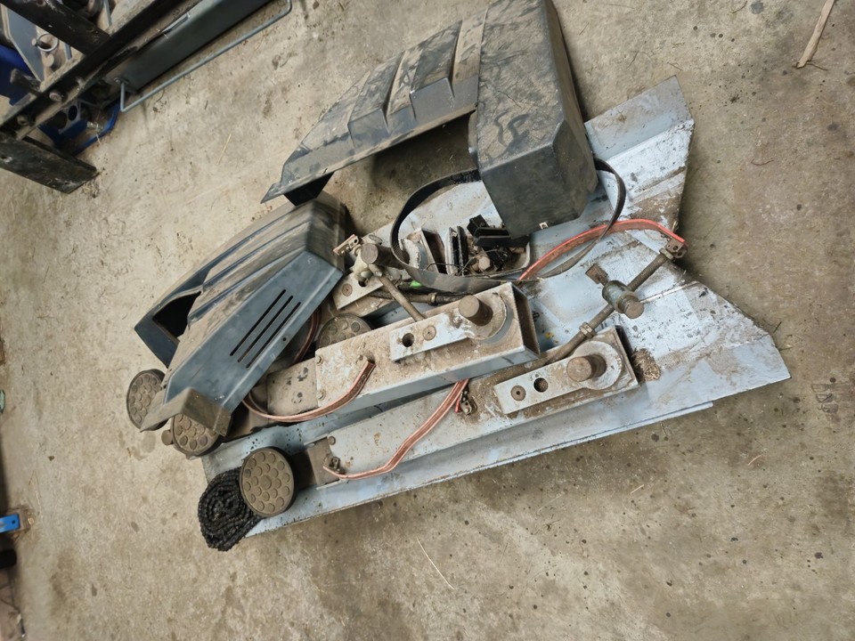 Tecalemit 2 Post 3 Tonne ramp Lift Spares or Repairs with 2x 3kw Motors ...