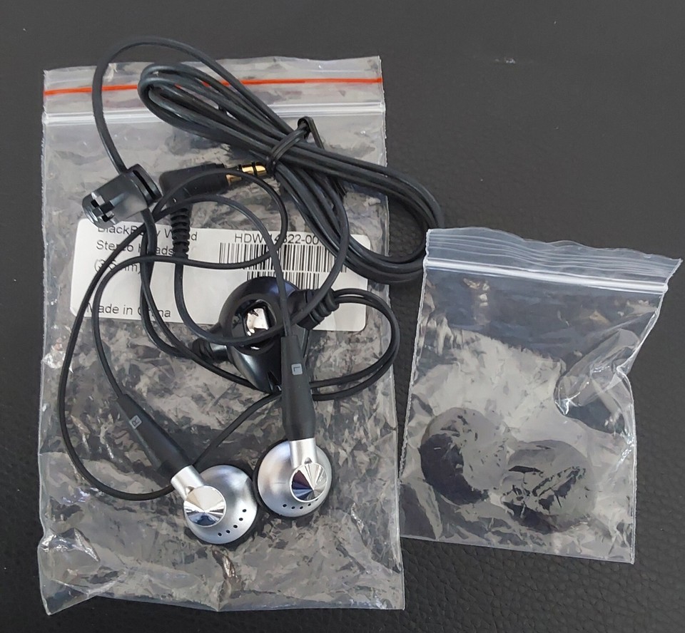 BlackBerry Headset In-Ear Black/Silver HDW-14322-001 843163012844 | eBay