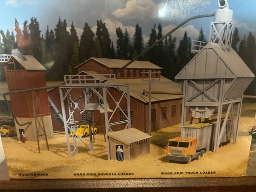 SAWMILL LOGGING OUTBUILDINGS / CHIP LOADER HO Scale KIT WALTHERS 933 ...