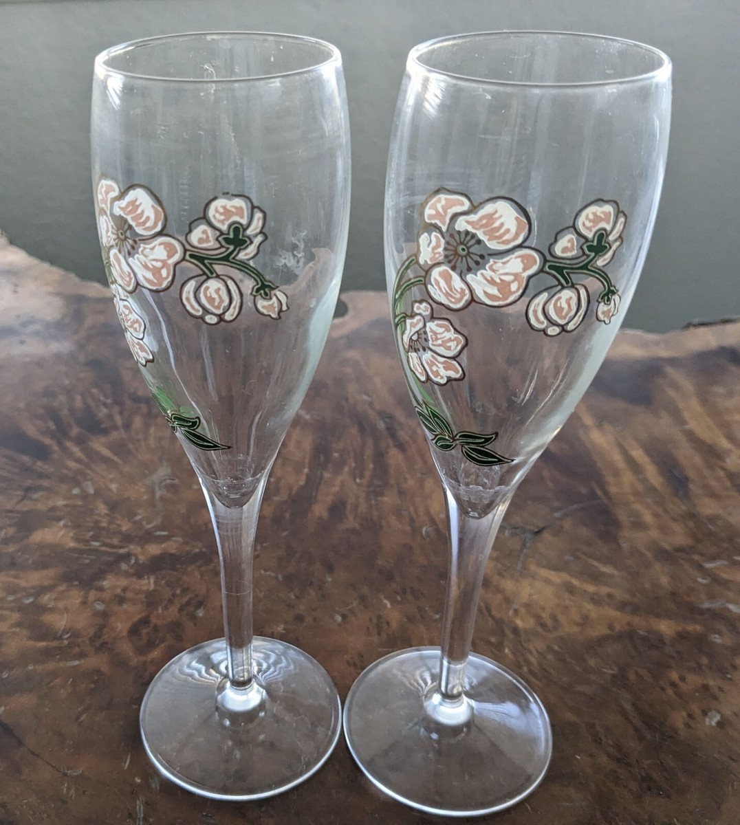 Painted Champagne Flutes Hand Painted Champagne Flutes: Easy Wedding
