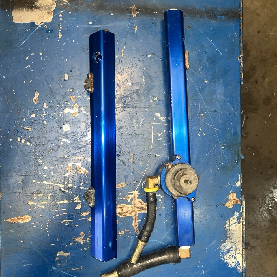 Ford 302 5.0 Bbk SSI Intake Manifold with fuel rails & 70 MM throttle ...