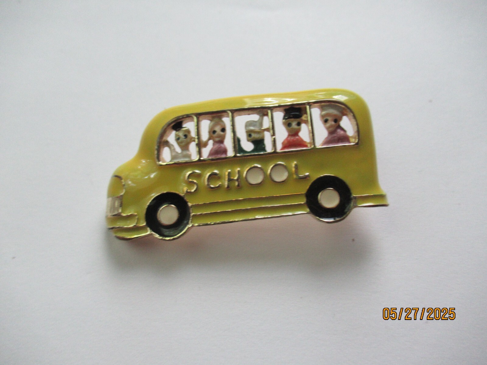 Vintage Adorable enamel School Bus brooch pin - Gem