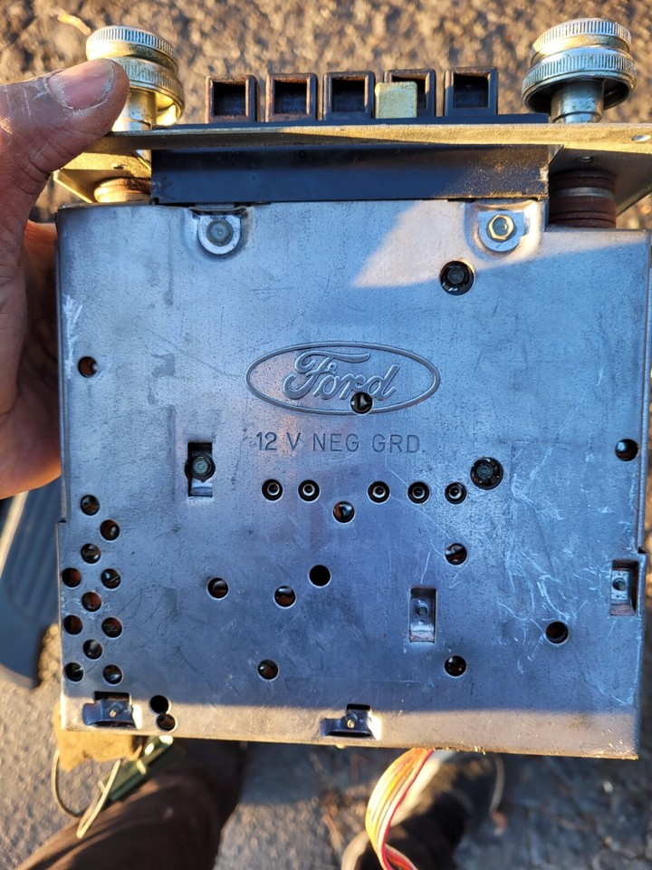73 74 75 76 77 78 79 FORD RADIO AM FM STEREO TRUCK F100 F250 F350 ...