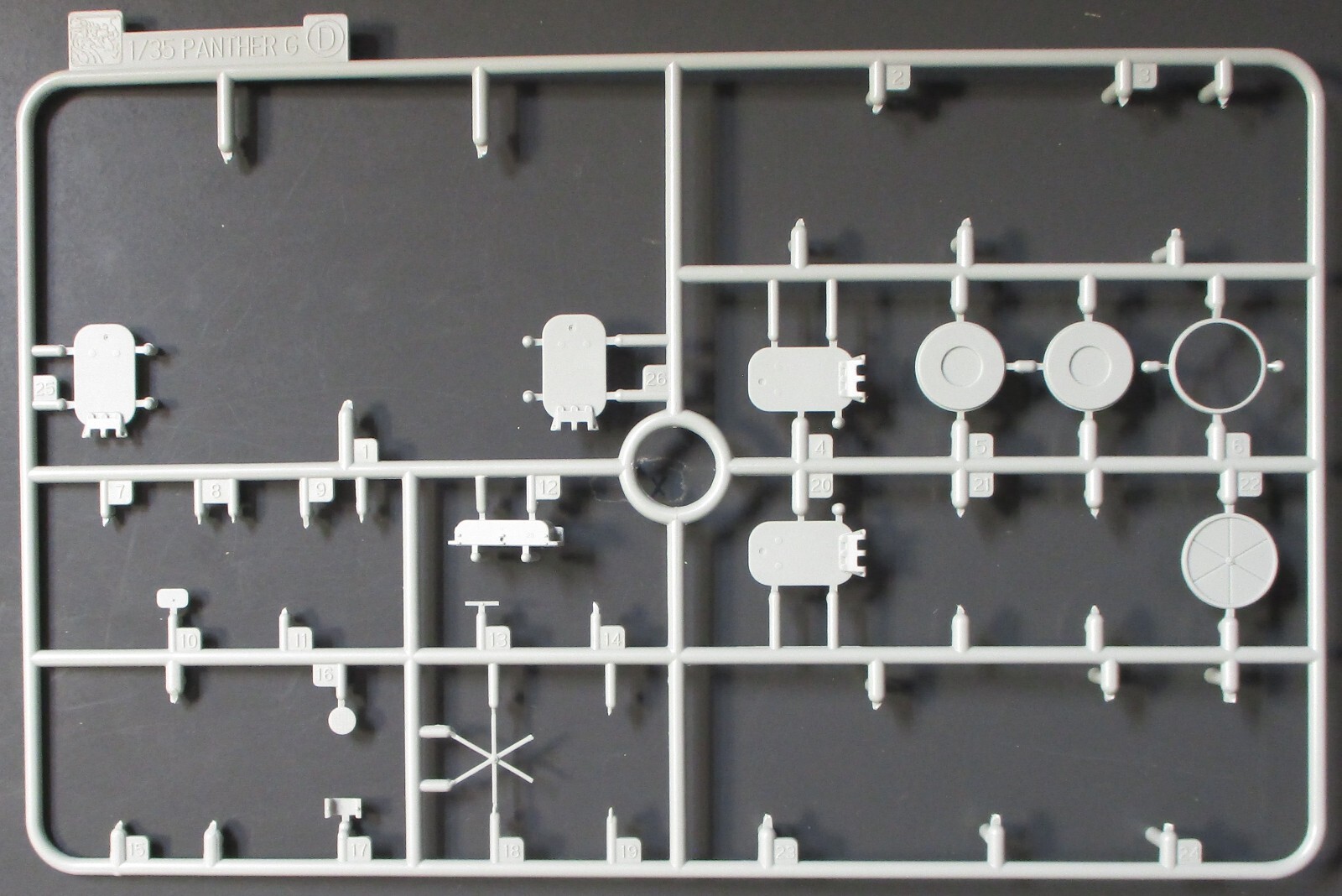 Dragon 1/35th Scale Jagdpanther Late Ausf G1/G2 - Parts Lot D1 from Kit ...