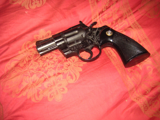 HENRY HILL GOODFELLA AUTOGRAPHED MOVIE GUN IN GOODFELLAS SIGNED BY ...