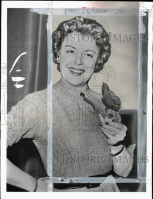 1954 Press Photo Actress Collette Lyons with jeweled pipe on "School of ...