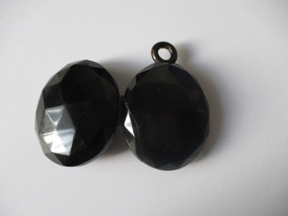 Whitby Jet locket antique Victorian with 2 photos mourning jewellery ...