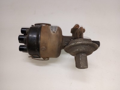 Vintage IH International Silver Diamond 220 Distributor Delco Remy ...