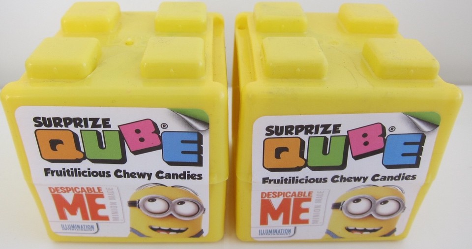 MINIONS CUBE plastic Surprise egg/ cube with toy and candy -2 PACK-FREE ...
