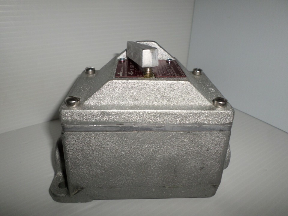 ⭐NEW IN BOX⭐ EATON CROUSE HINDS EDSC2129 EXPLOSION PROOF FACTORY SEALED ...