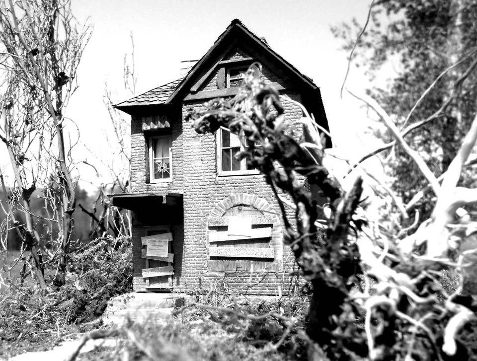 Downtown Deco HO Scale Building Kit Old Anderson Place Abandoned ...