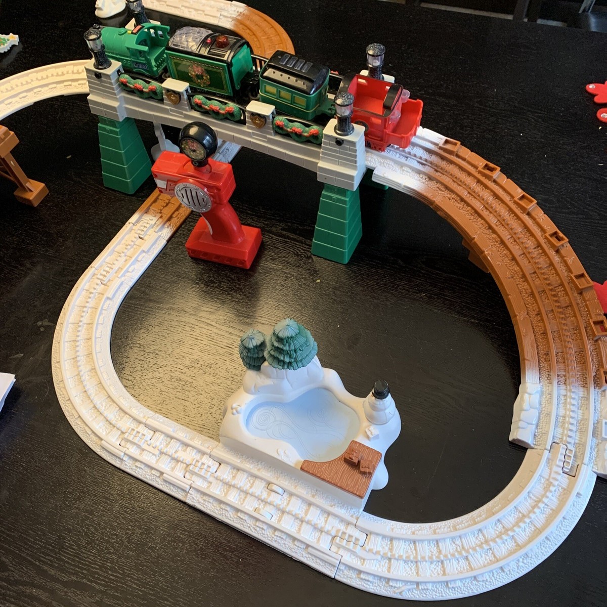 Christmas Town Geotrax Layout Amazon.com: Fisher Price GeoTrax Rail