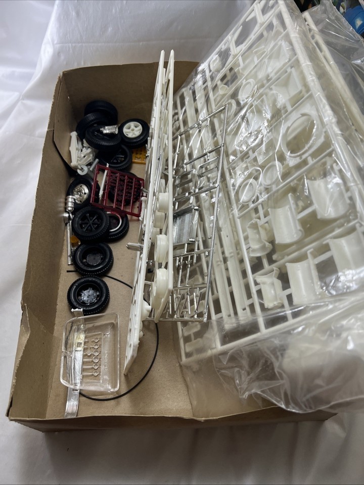 AMT Autocar A64B Peterbilt Semi Truck Tractor Model T526 Poss ...