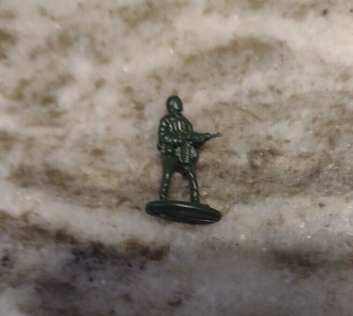 Vintage .75 "Mini Military Soldier Holding Weapon | eBay