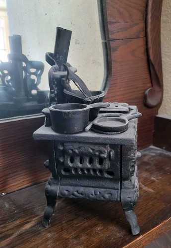 Vintage CRESCENT Cast Iron Salesman Sample Miniature Stove ...