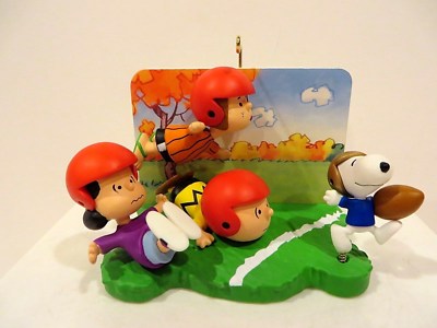 PEANUTS HALLMARK ORNAMENT TOUCHDOWN SNOOPY | eBay