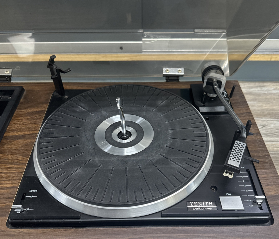 Vintage Zenith Turntable Record/Radio/Cassette Player AC 120V 60Hz ...