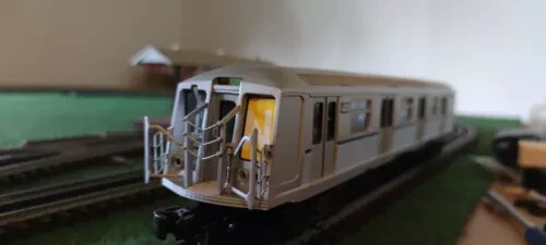 MTH O Scale NYC R40 N Train Subway Car unpowered 1 Passenger car | eBay