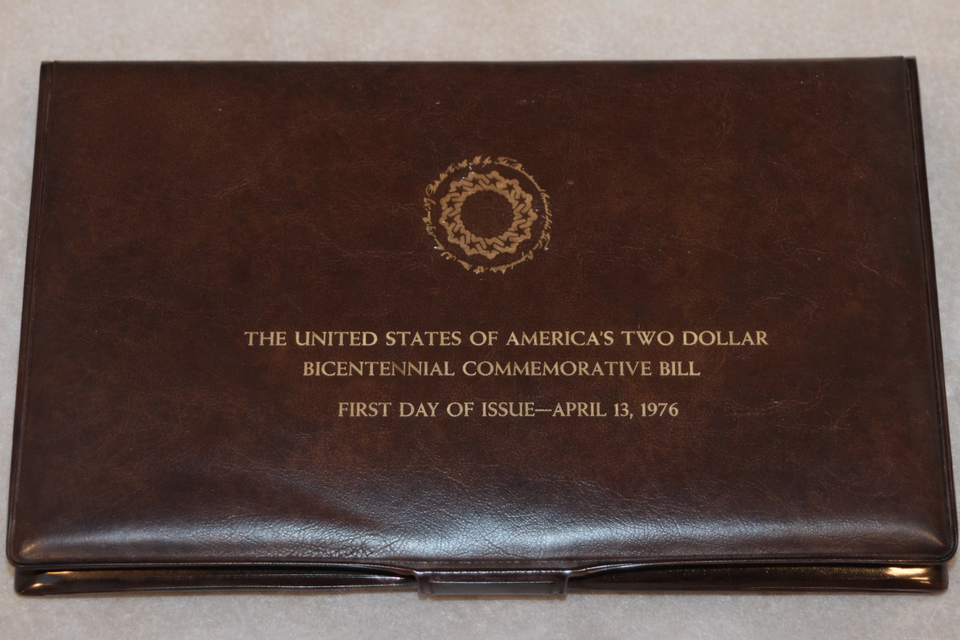 1976 Bicentennial $2 Bill First Day Issue Franklin Mint Sealed Wallet ...