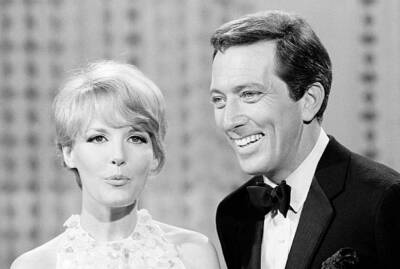Petula Clark, Andy Williams on Andy Williams Show 1960s TV Photo 1 ...