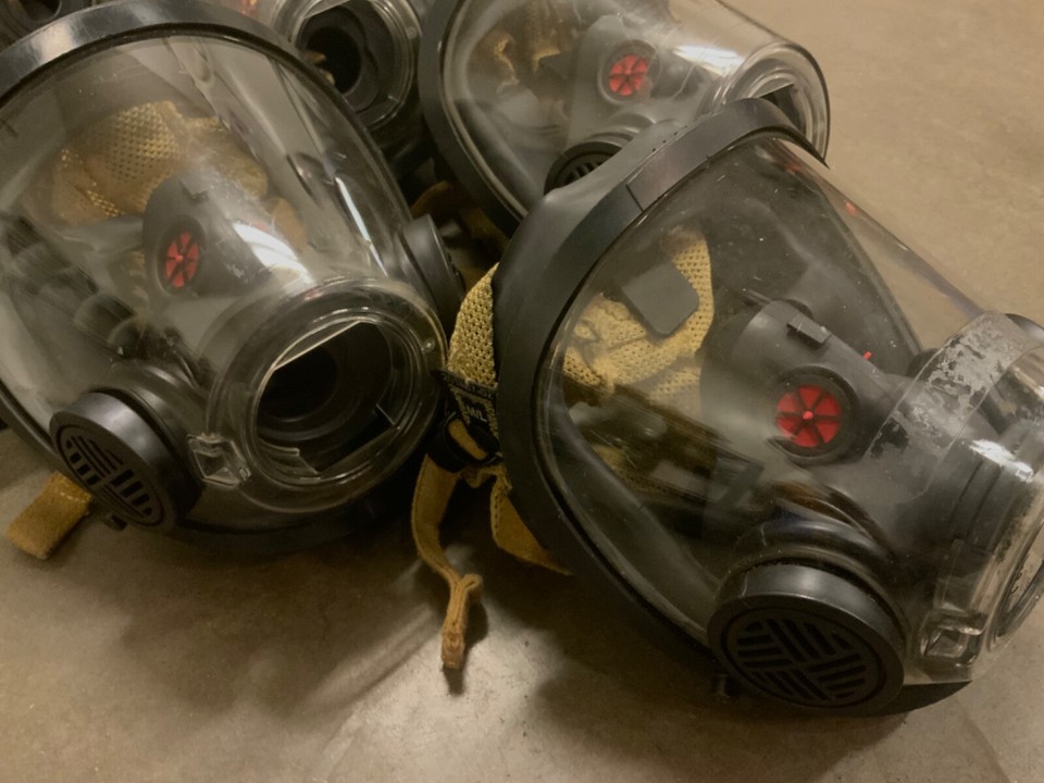 SCOTT AV-3000 HT MASK w/KEVLAR NETTING SIZE MEDIUM Firefighter SCBA AIR ...
