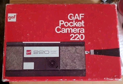 GAF 220 Black Pocket Film Camera With Blue Dot Sylvania Magic Flashcube ...