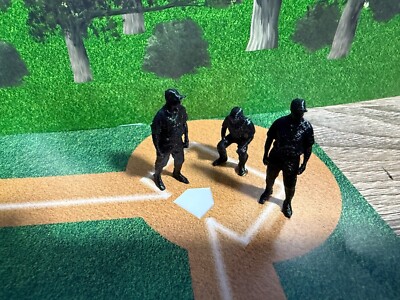 O Scale Baseball Umpires -3 Piece Set - Standing and Crouched | eBay