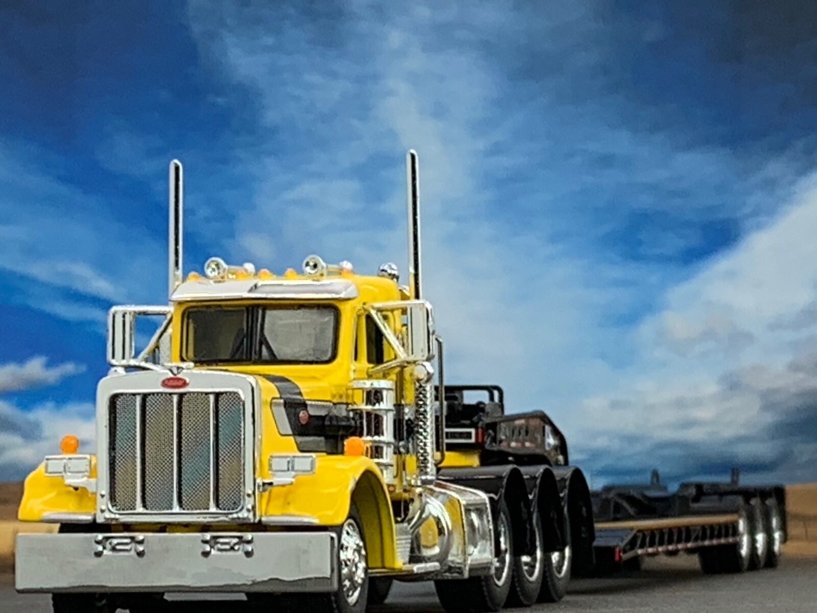 1/64 DCP PETERBILT 359 TRI AXLE & FONTAINE LOWBOY TRAILER | eBay