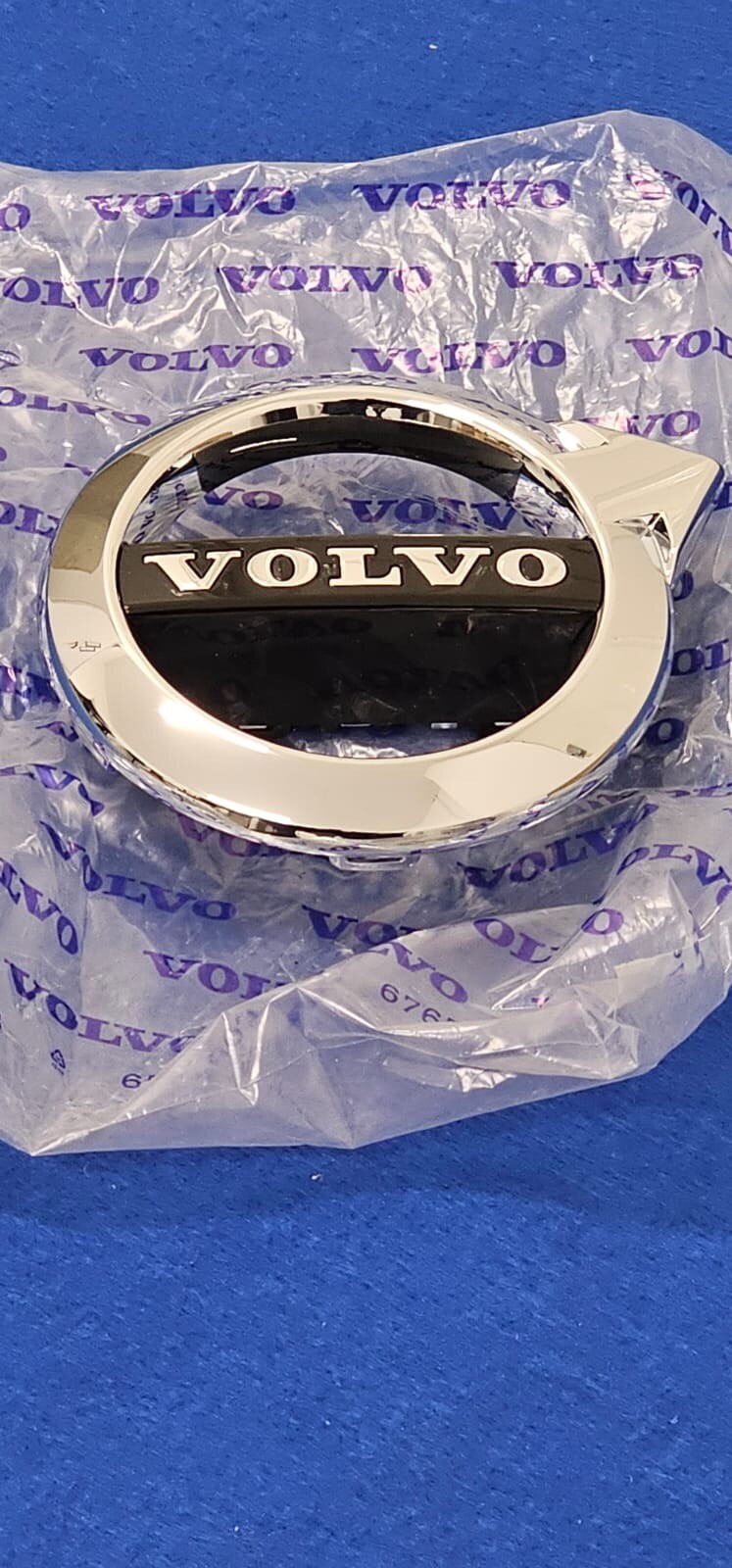 Volvo+S90+Mk2+Radiator+Grille+Emblem+Badge+31383645+Genuine for sale ...