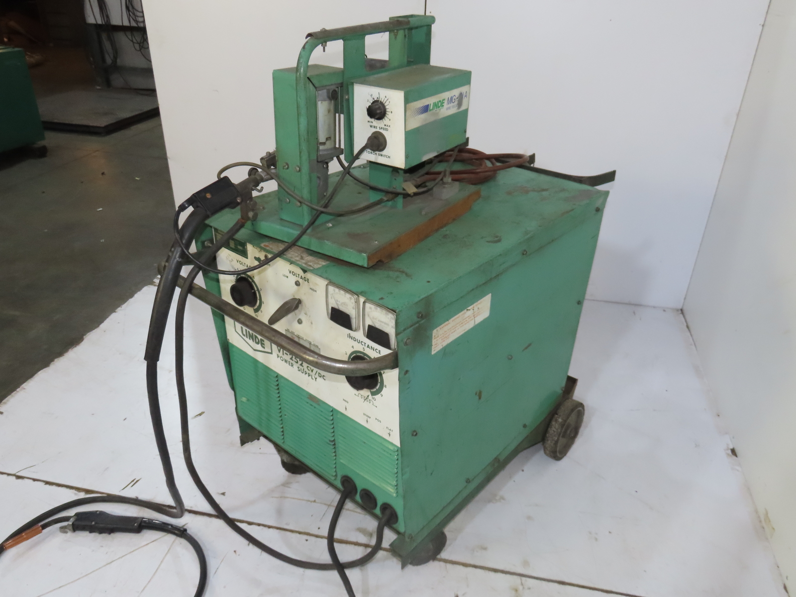 Linde VI-252 250A Amp DC Welder Package with Mig-31A Wire Feeder Tweco ...